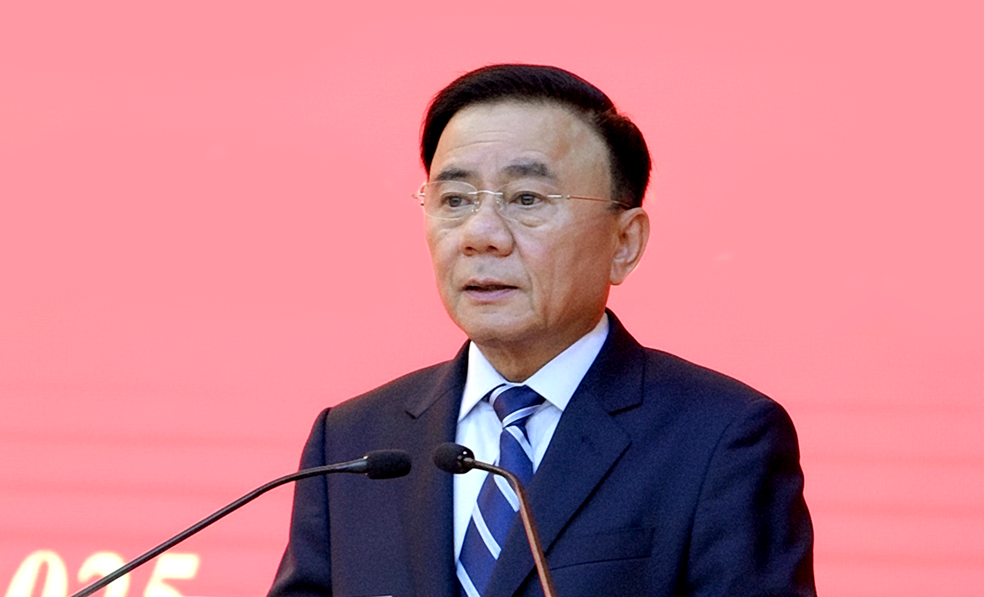 The Politburo has new conclusions on the responsibility of leaders in receiving and dialogue ...