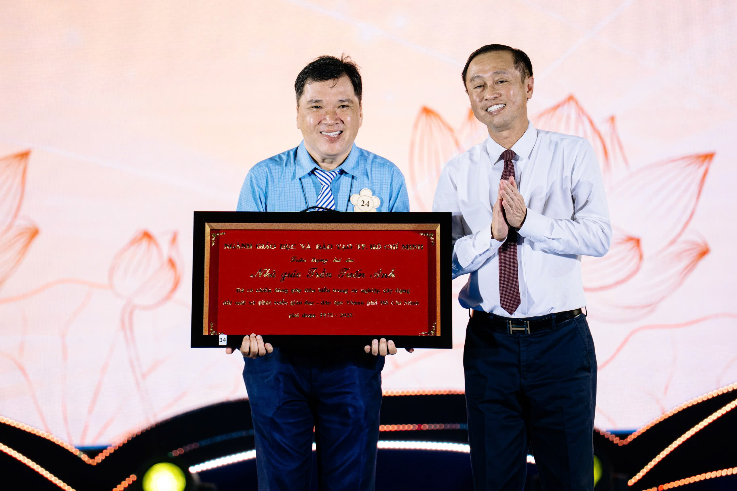 Ho Chi Minh City honors outstanding teachers in 50 years of development