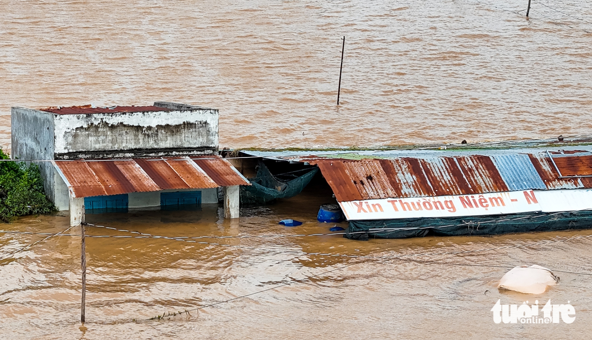 Vào những làng quê bỗng chốc trắng tay trong lũ dữ Phan Rang - Tuổi Trẻ ...