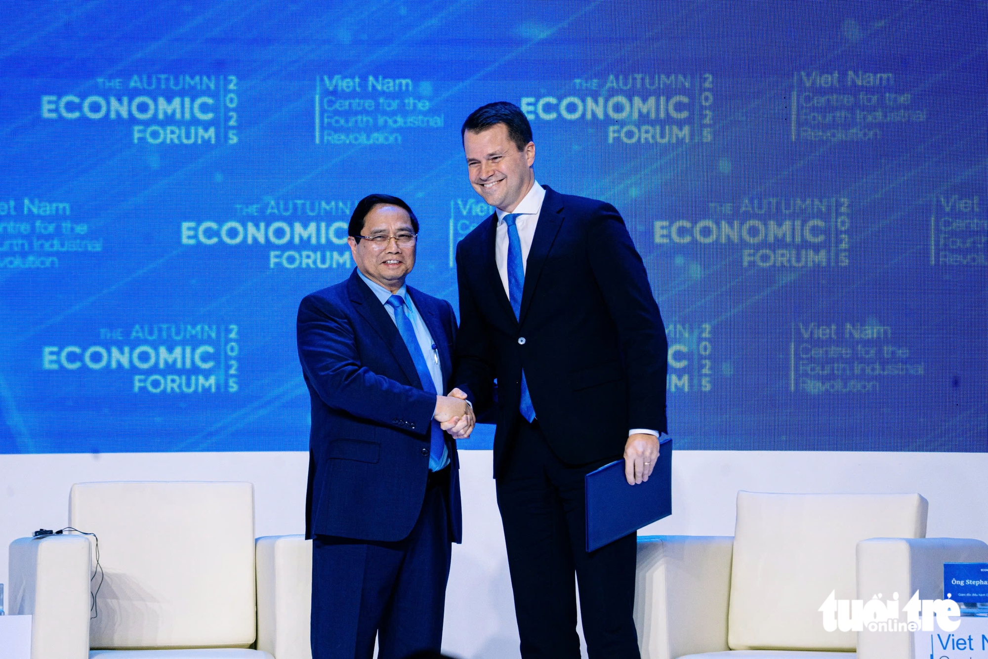 In dialogue with the WEF General Director, the Prime Minister revealed the factors Vietnam chose ...