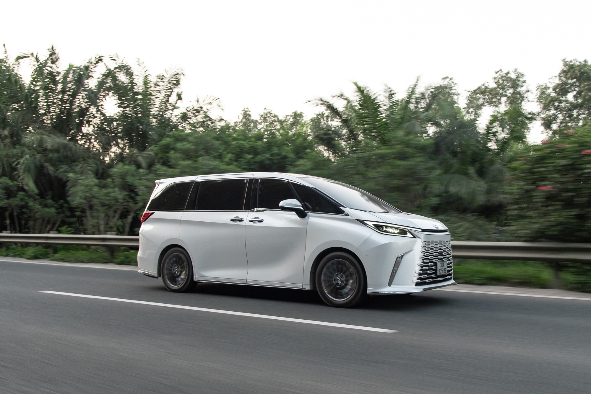 'Lexus LM 500h là MPV nhưng cảm giác như SUV, có chế độ độc quyền đến LX 600 cũng thèm muốn ...