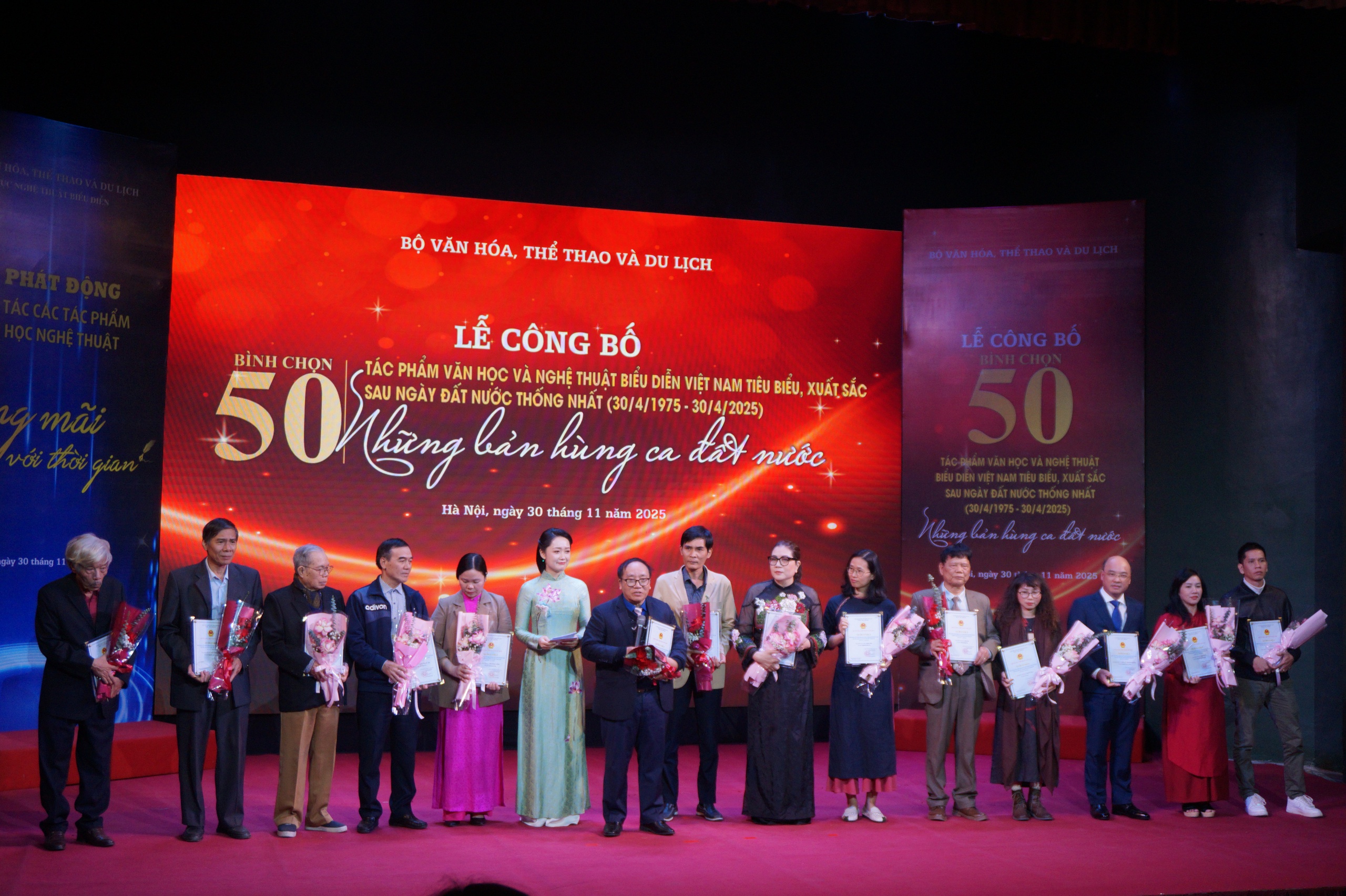 តំណាងការងារចំនួន 50 នាក់មានឈ្មោះ Bao Ninh, Nguyen Huy Thiep, Luu Quang ...