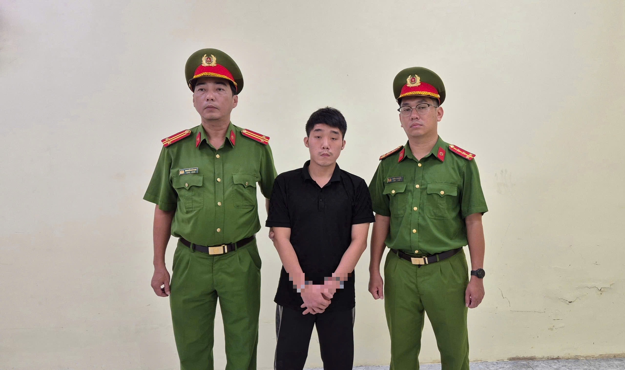 Sau 'Tàng Keng Ông Trùm', Công an TP.HCM tiếp tục bắt TikToker 'Dù Bầu ...