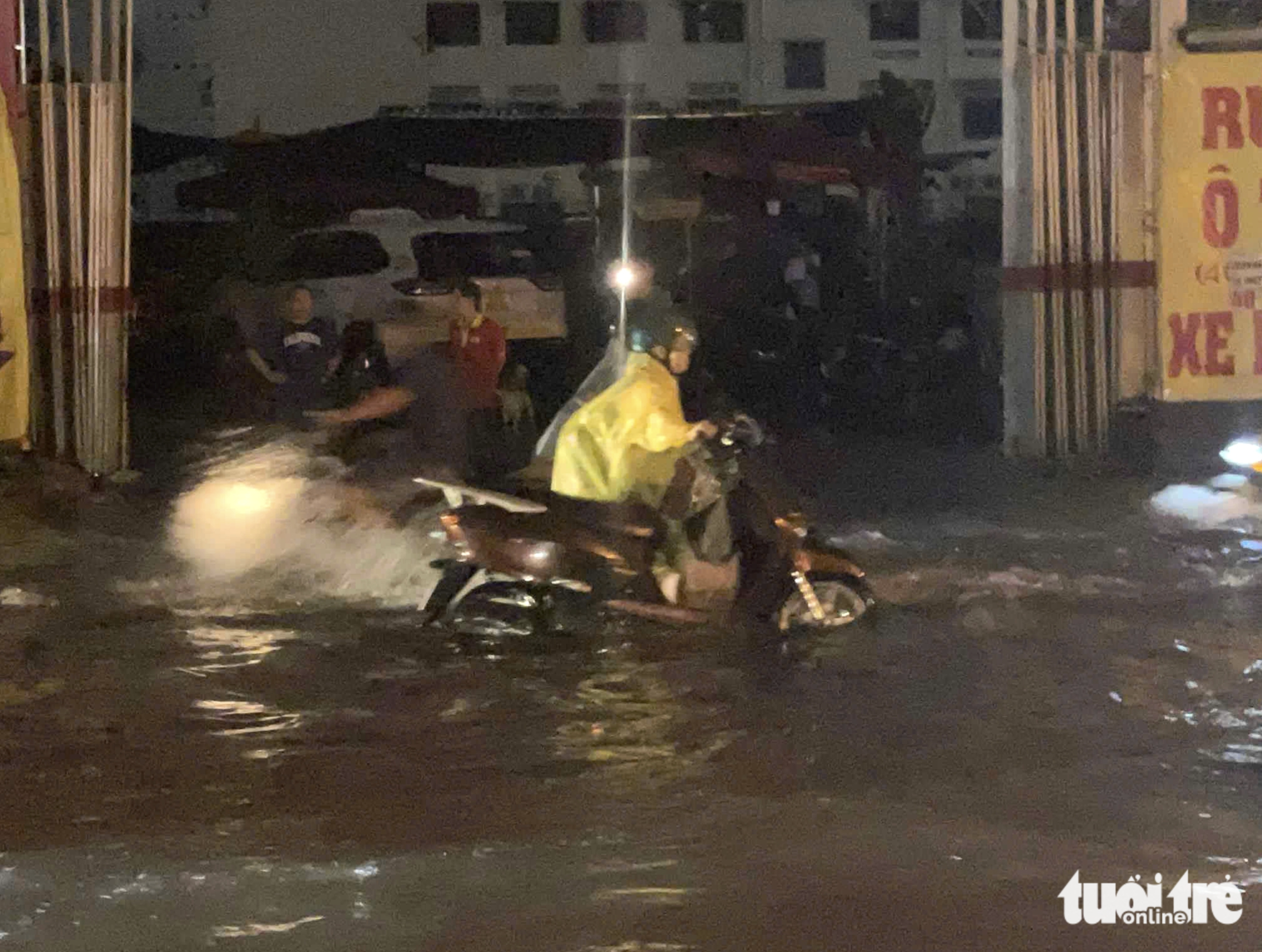 Severe flooding hits downtown Ho Chi Minh City after heavy rain