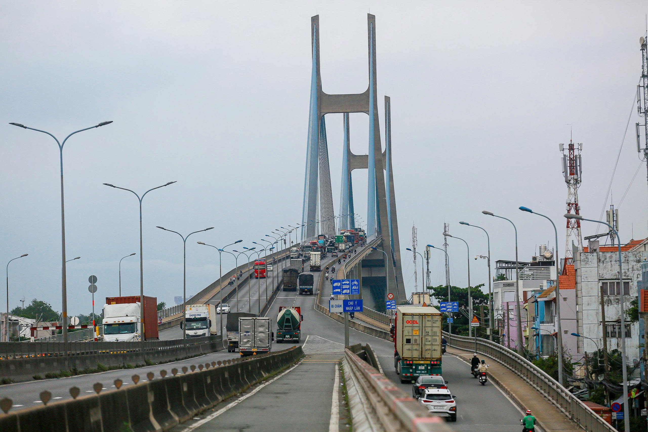 'Tekan butang' untuk memberikan kuasa untuk membina jambatan Cat Lai ...