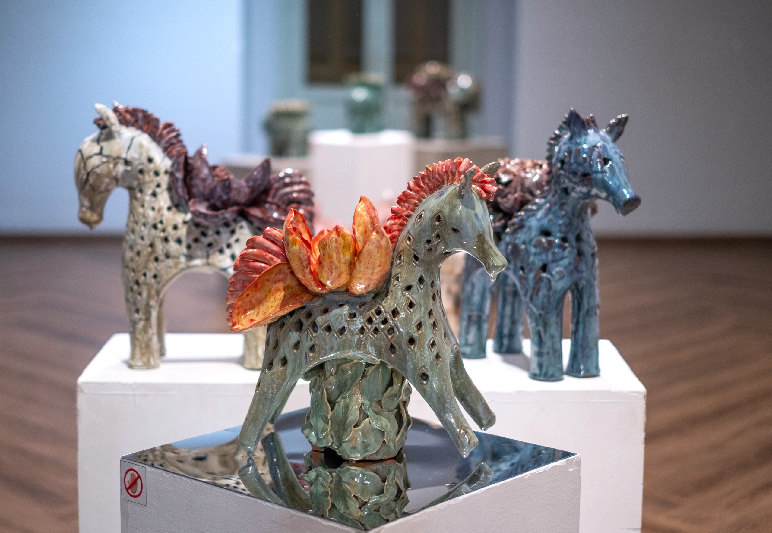 'Khu vườn hạnh phúc' như cổ tích từ gốm Nguyễn Thị Dũng - Tuổi Trẻ Online