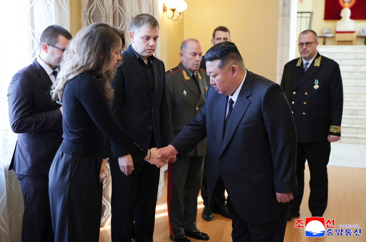 Ông Kim Jong Un đến Đại sứ quán Nga chia buồn sau khi Đại sứ Matsegora ...