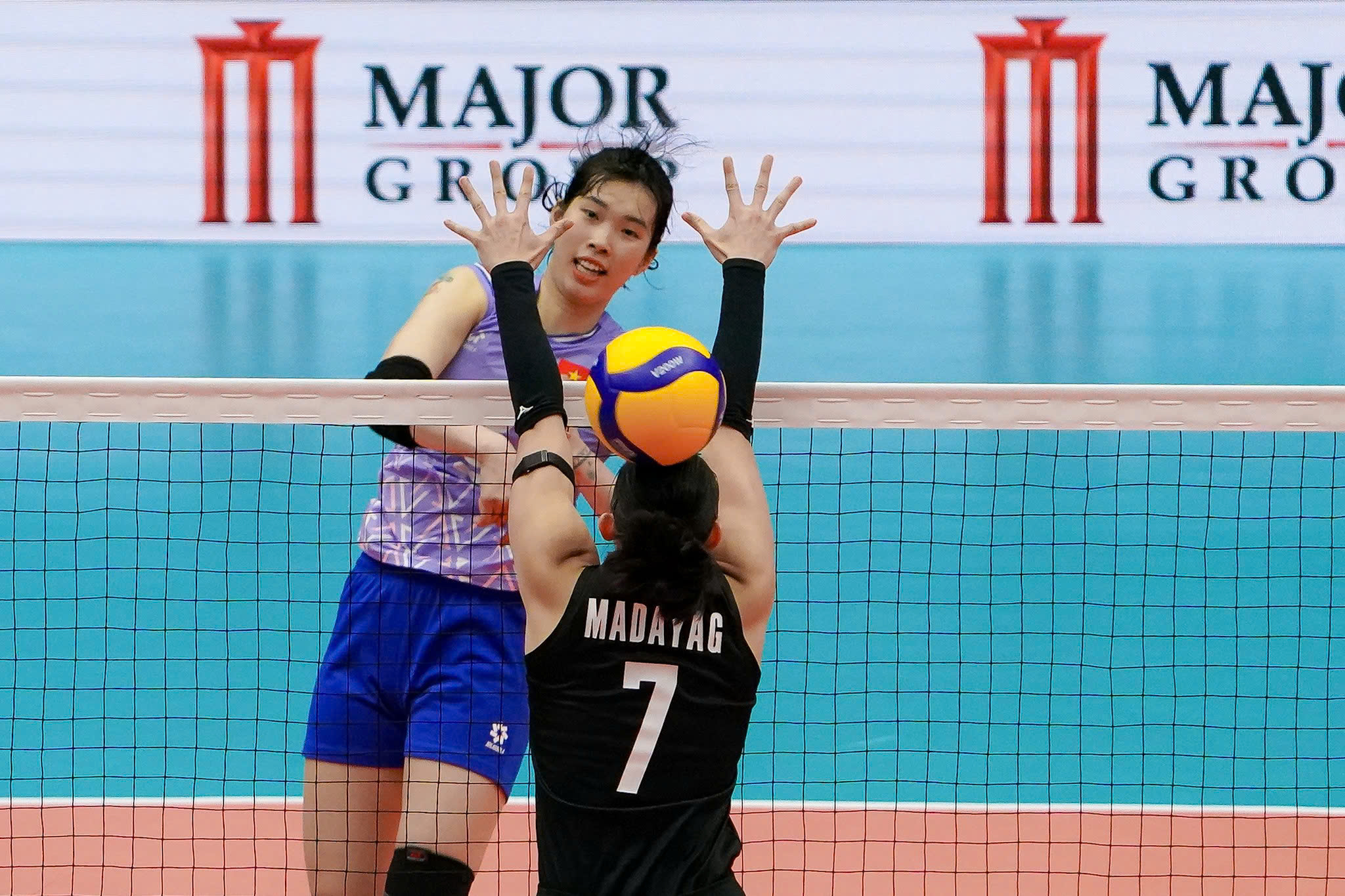 Volleyball player Thanh Thúy is being sought after like a superstar in ...