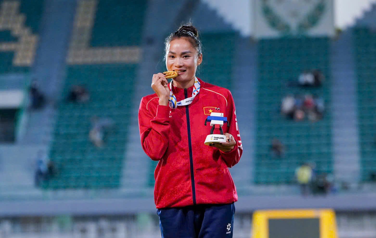 Quách Thị Lan giành tấm HCV lịch sử ở SEA Games 33 - Tuổi Trẻ Online