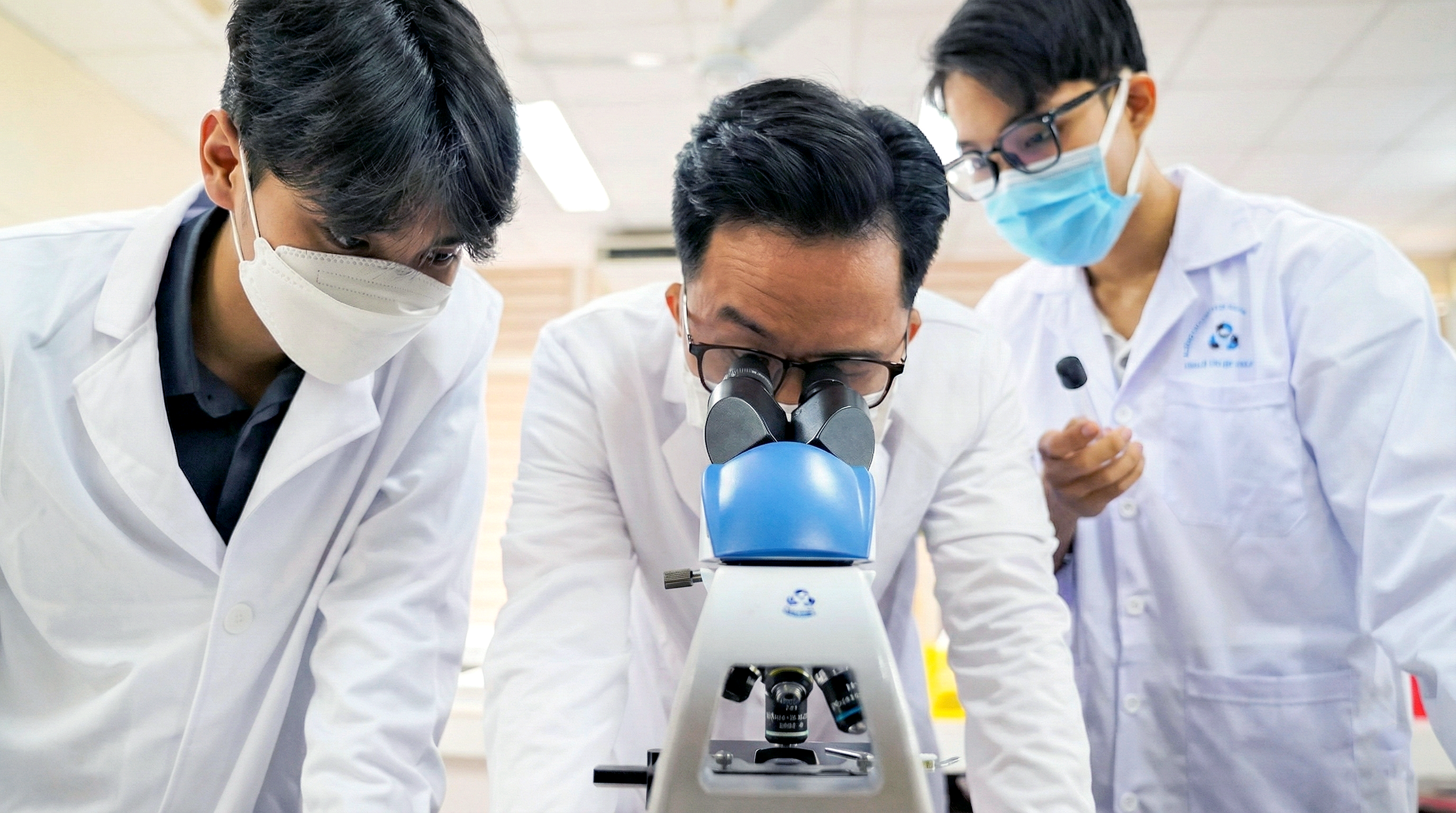 Trường đại học Bách khoa TP.HCM trả lương, học phí cho người học tiến sĩ - Tuổi Trẻ Online