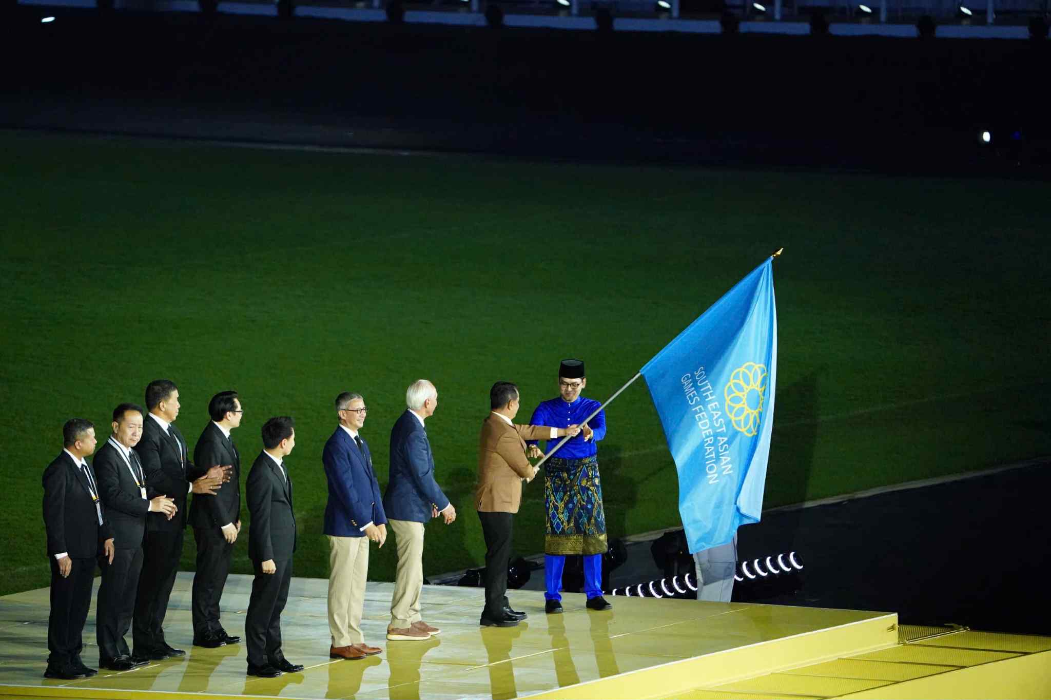 SEA Games 33 Closing Ceremony: Handing over the SEA Games flag to Malaysia