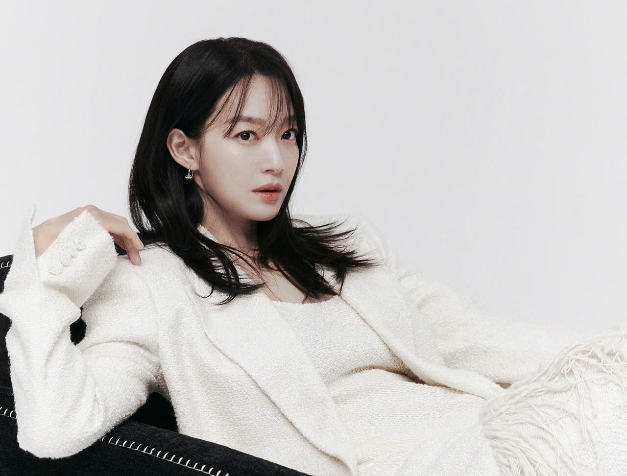 Cảm động chuyện Shin Min Ah đội gạo cúng leo núi, cầu cho Kim Woo Bin ...