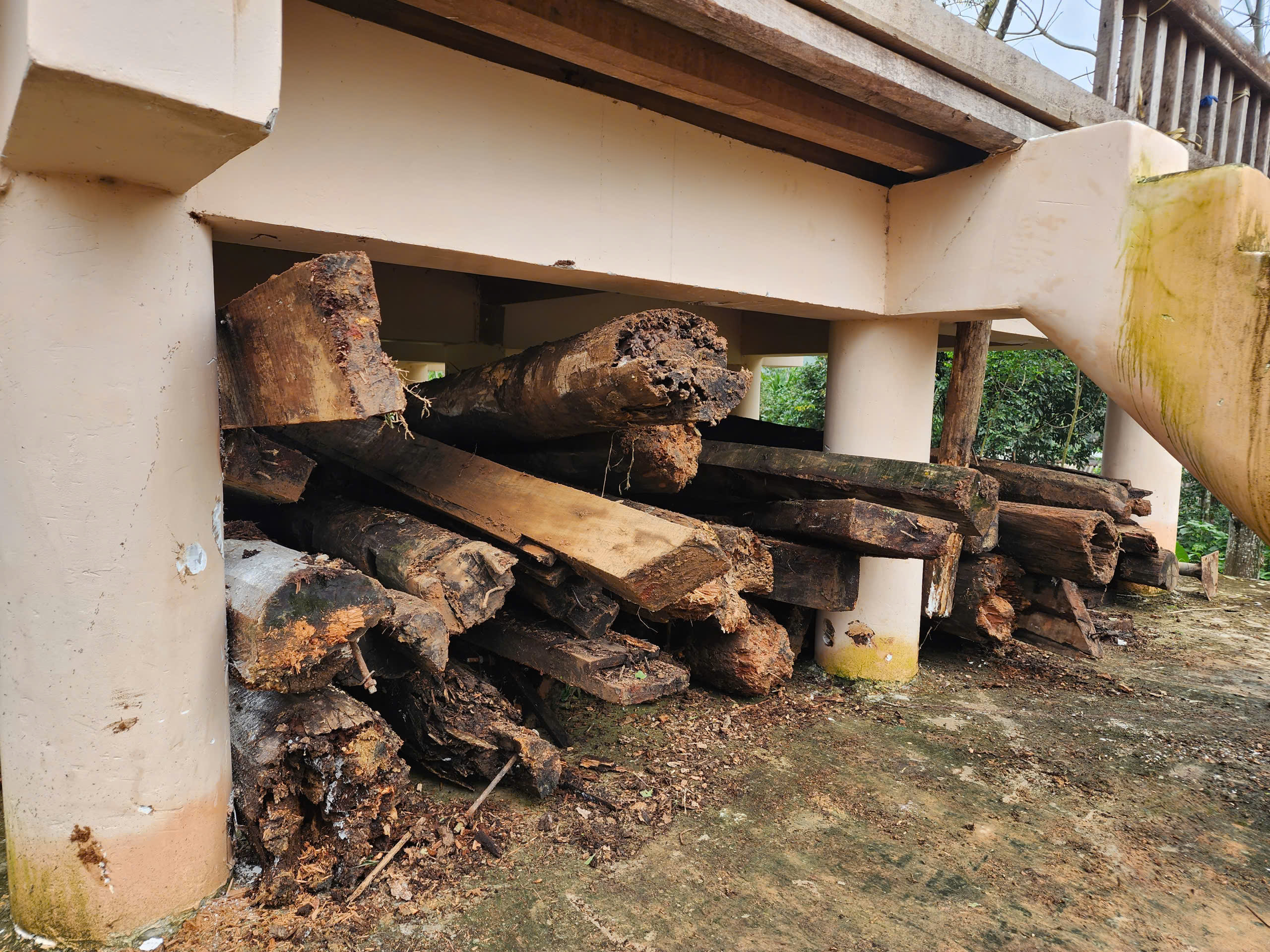 Many structures in the Teng Village Cultural Preservation Area have had ...