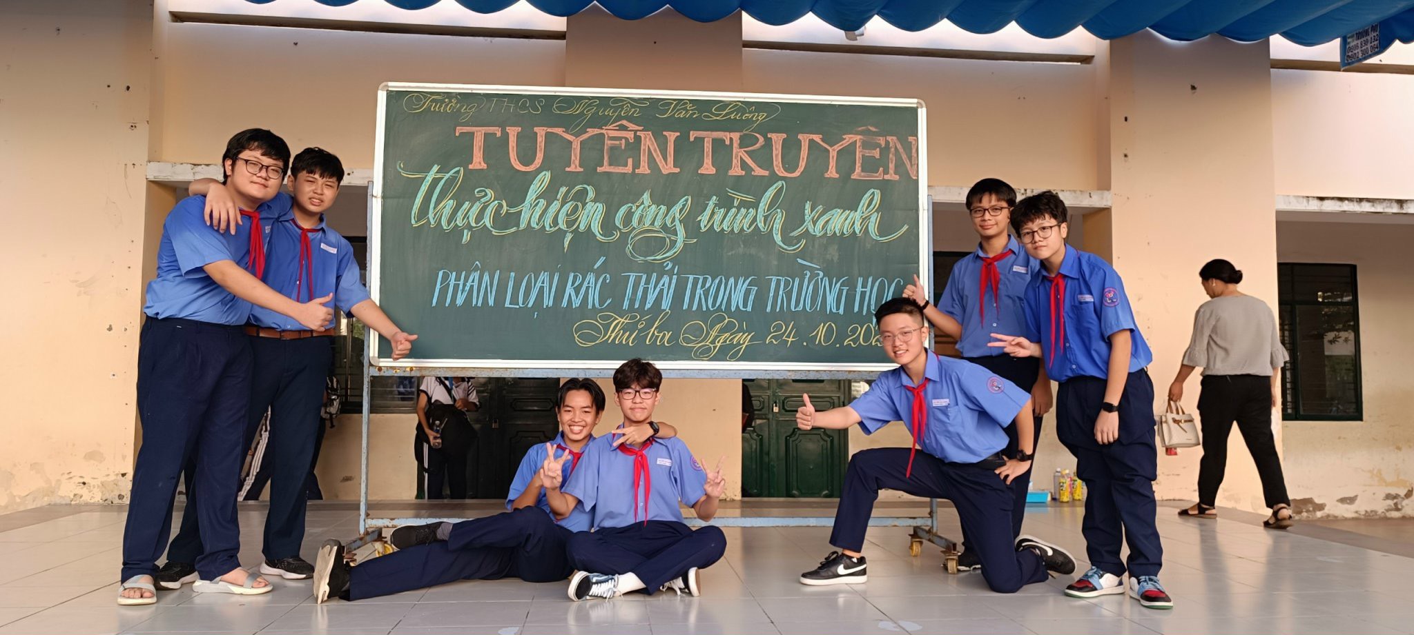 Students at a public school in Ho Chi Minh City only pay 10,000 VND per ...