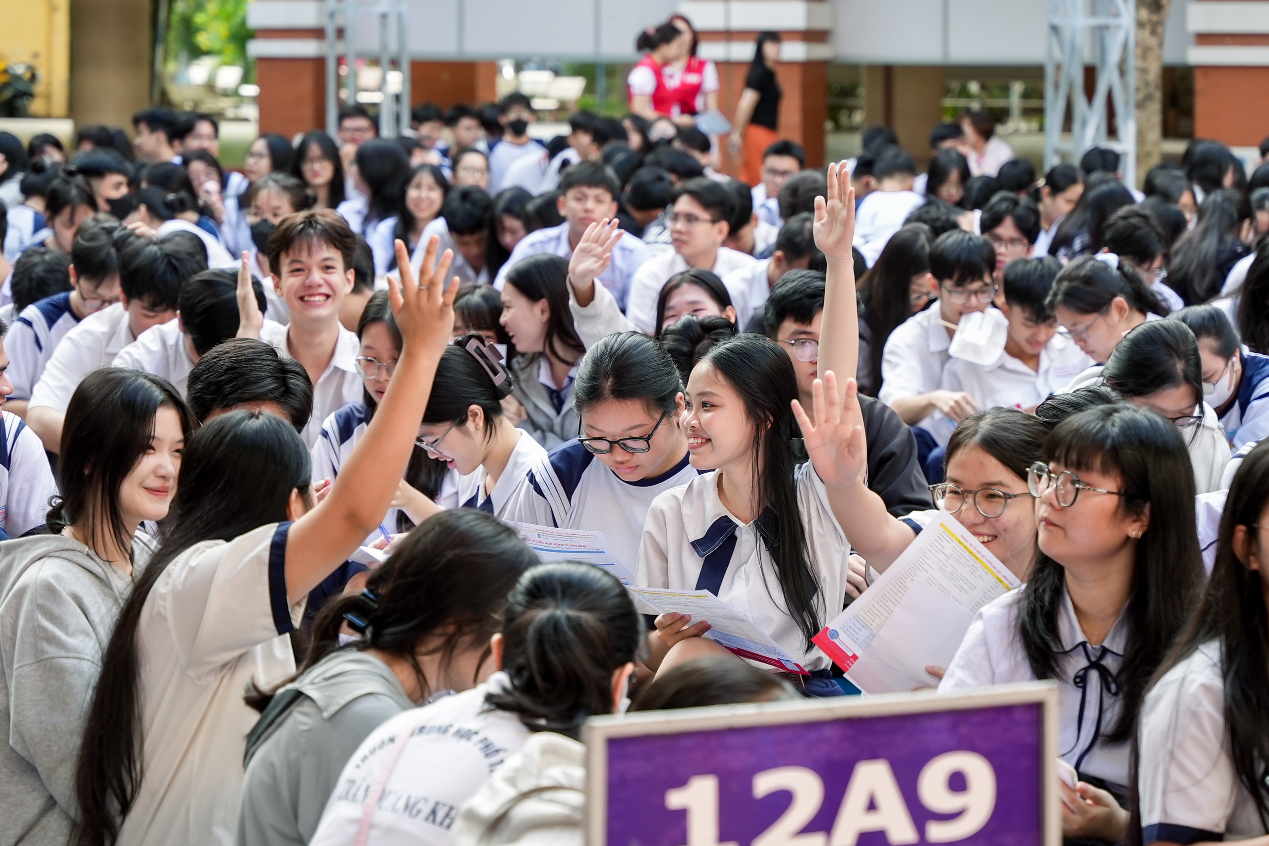 A university has dropped the admission criteria for subject groups A ...