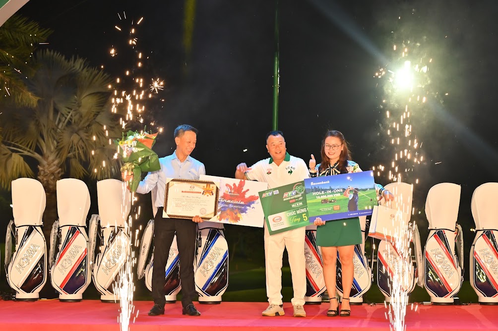 2 cú hole in one bất ngờ xuất hiện tại Giải golf phong trào HTV Swing ...