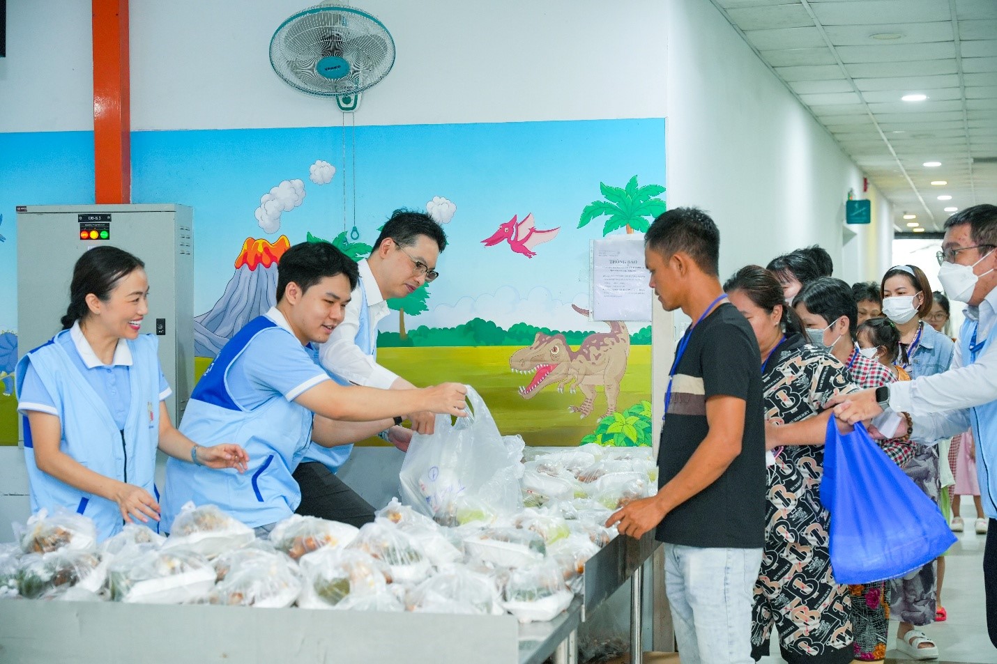 Hành trình kết nối và lan tỏa yêu thương của Shinhan Life - Tuổi Trẻ Online