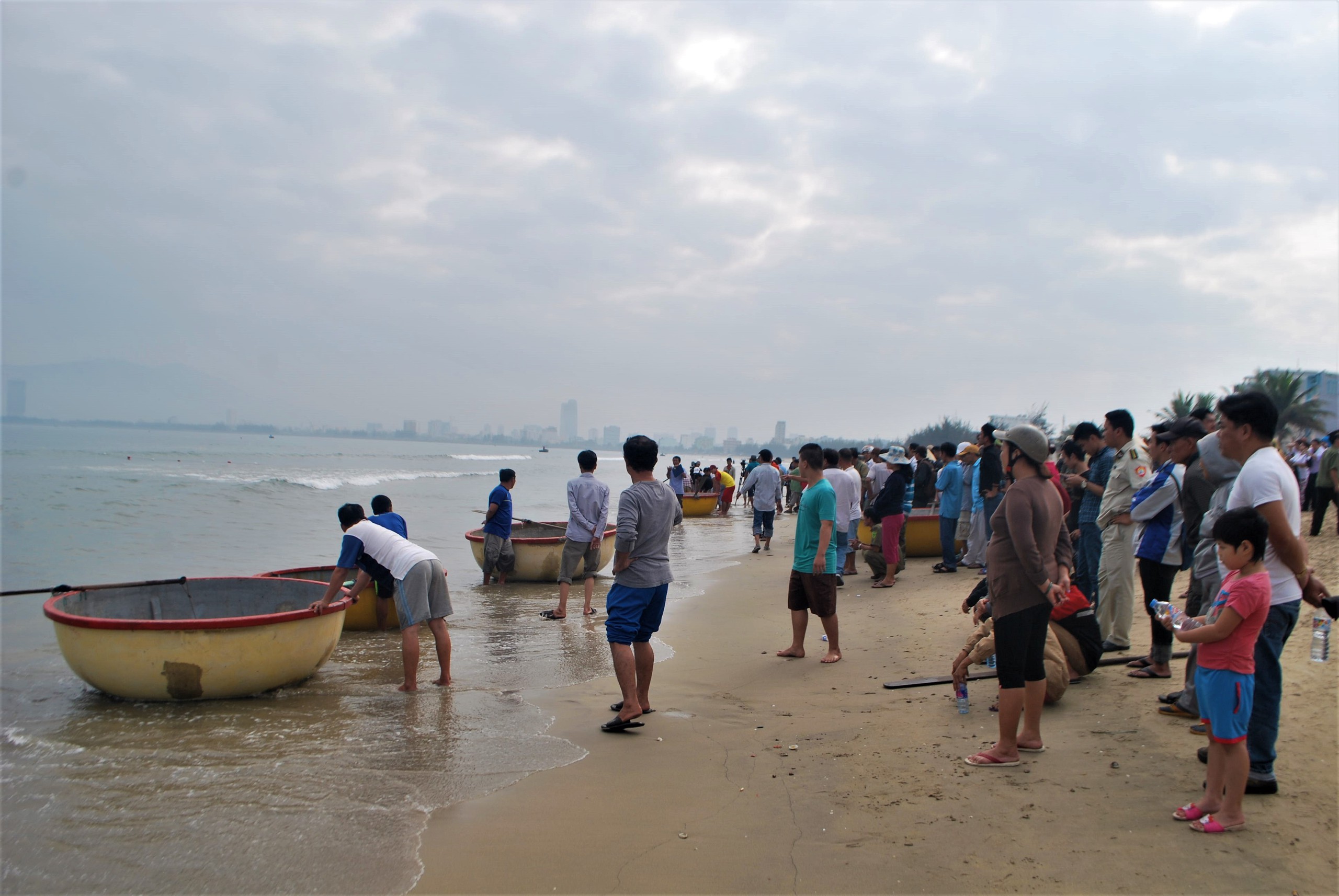 Go to Thanh Khe to eat fermented fish paste made from the king's fish.