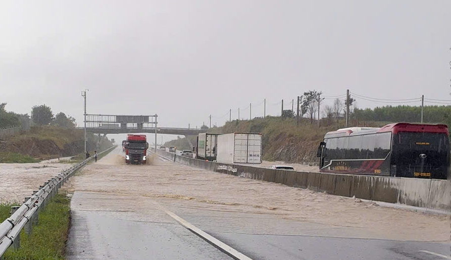 Cao tốc Phan Thiết - Dầu Giây ngập trở lại - Tuổi Trẻ Online