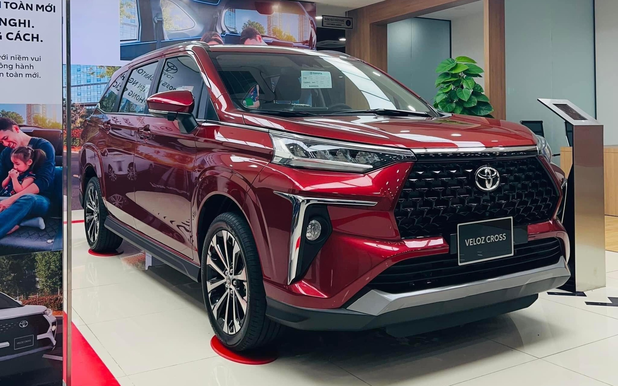 Tin tức giá xe: Toyota Veloz Cross giảm tới 75 triệu đồng, giá thực tế ...