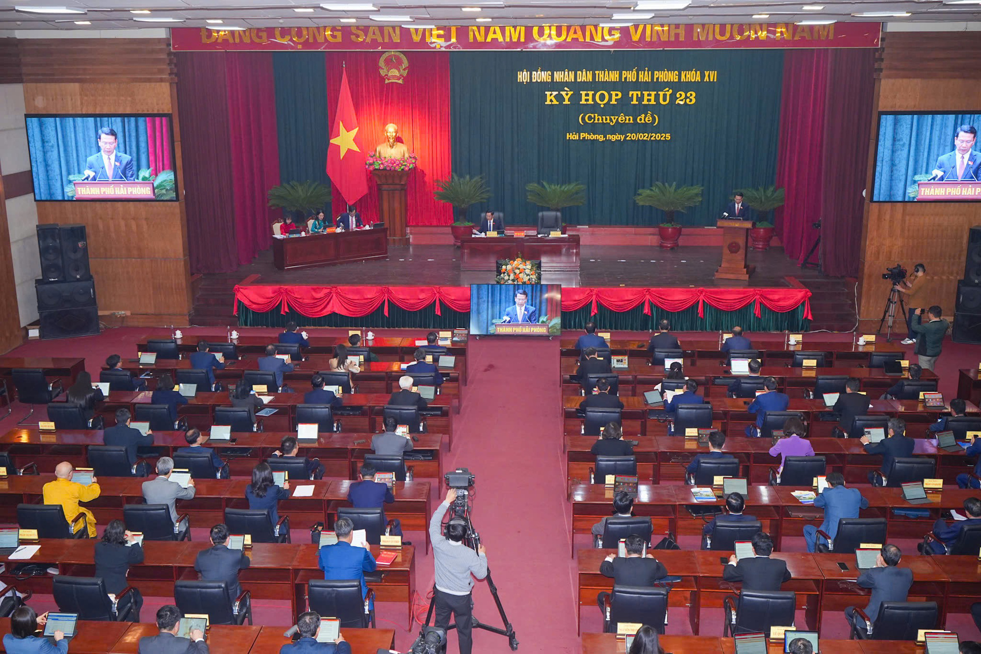 Hải Phòng dự chi gần 1.400 tỉ đồng hỗ trợ công chức, viên chức chịu tác ...