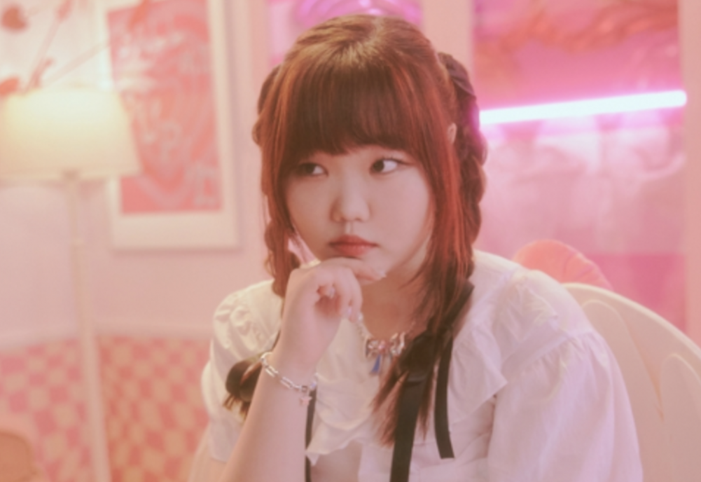 Phim của Jinyoung (B1A4) và Dahyun (TWICE) tung ảnh hậu trường; Jennie tung teaser MV mới...