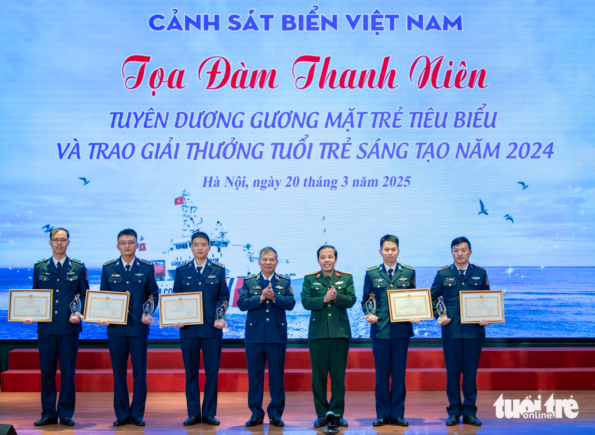 Tuyên dương 9 gương mặt trẻ tiêu biểu Cảnh sát biển Việt Nam - Tuổi Trẻ ...