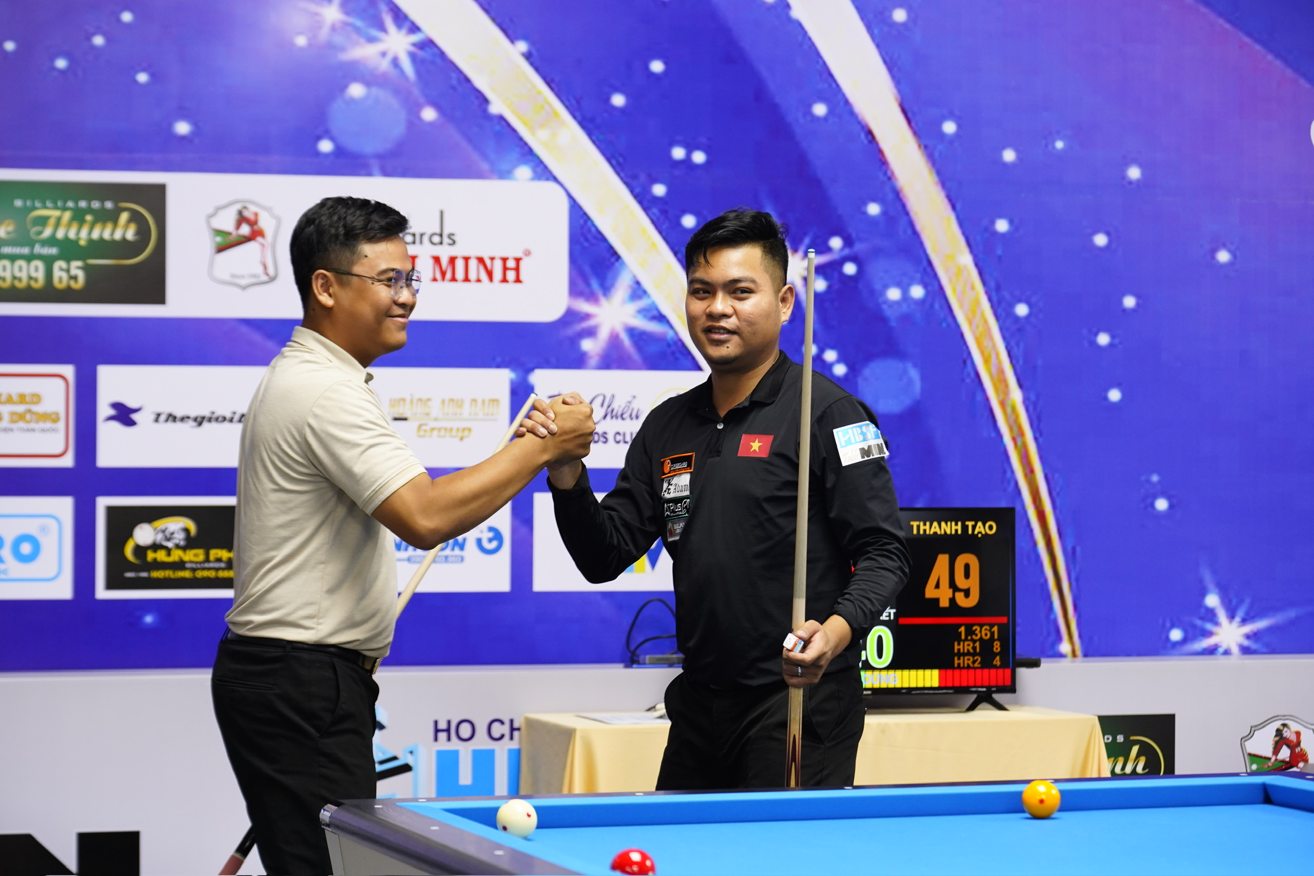 Superando a Bao Phuong Vinh y luego derrotando a su hermano menor, Thanh Tu ganó el torneo de ...