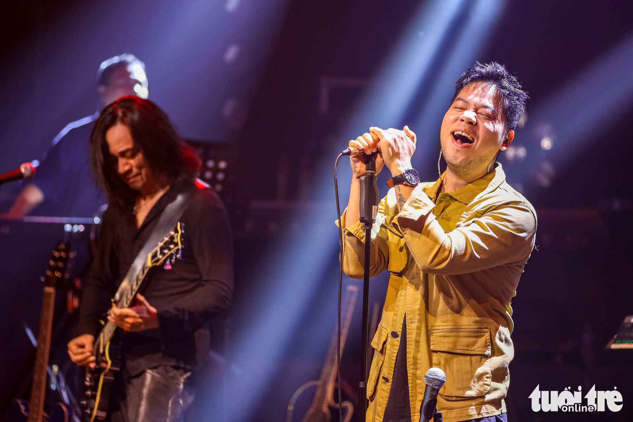 30th Birthday of The Wall: Audience Remembers Tran Lap, Loves Tran Tuan ...
