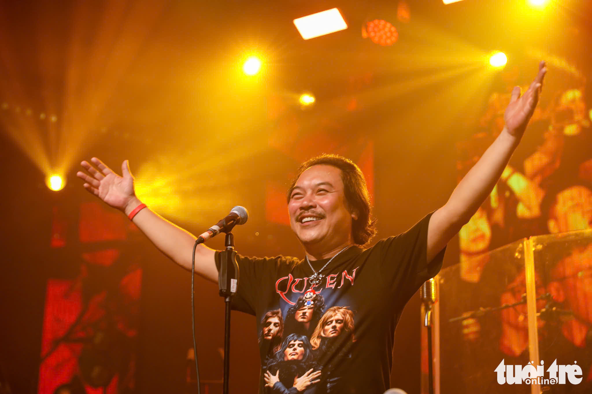 The Wall의 30번째 생일: 관객들이 Tran Lap을 기억하고 Tran Tuan Hung을 사랑하다