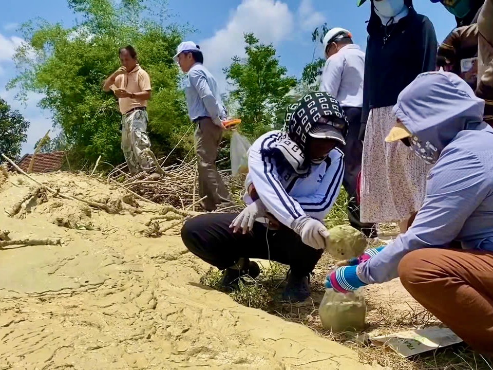 Vụ bùn phun trào ở Phú Yên: Chuyên gia khuyến cáo không mang bùn về sử ...