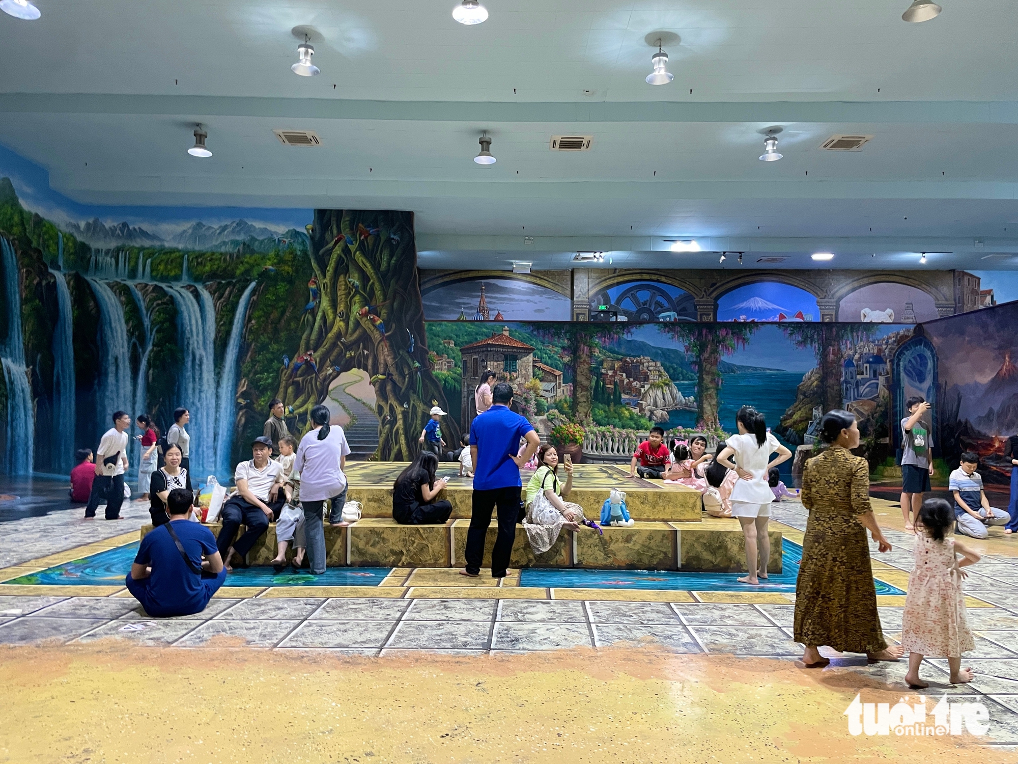 Young visitors flock to Da Nang’s 3D art museum for eye-popping fun