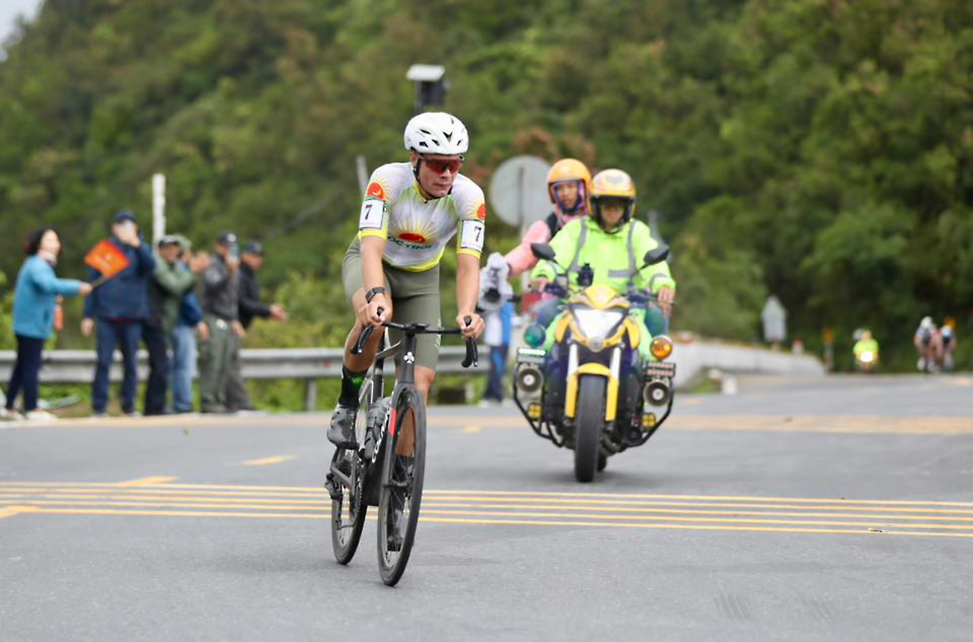 Mikhail Fokin gom áo vàng, áo chấm đỏ sau chặng 10 Cúp Truyền hình TP ...