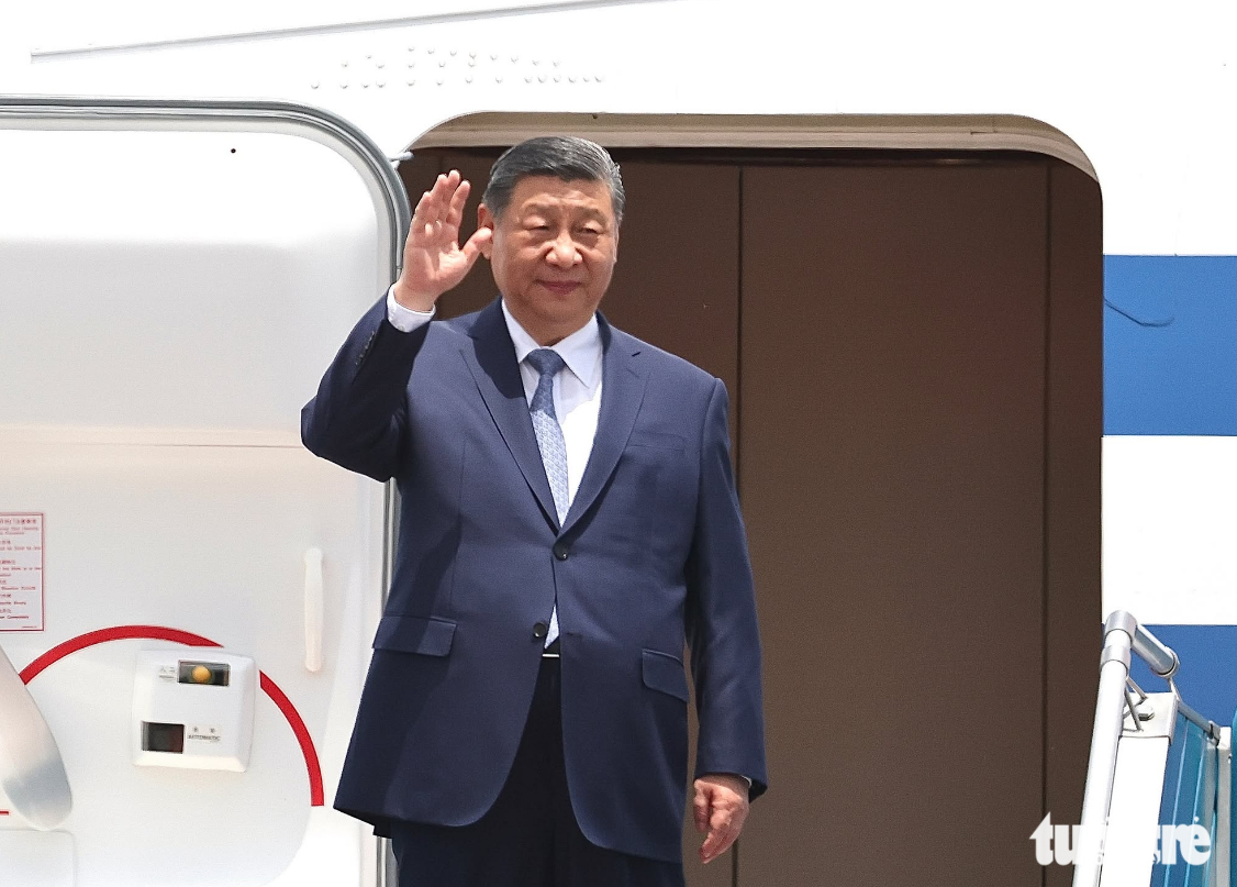 Chinese Party General Secretary, President Xi Jinping arrives in Hanoi ...