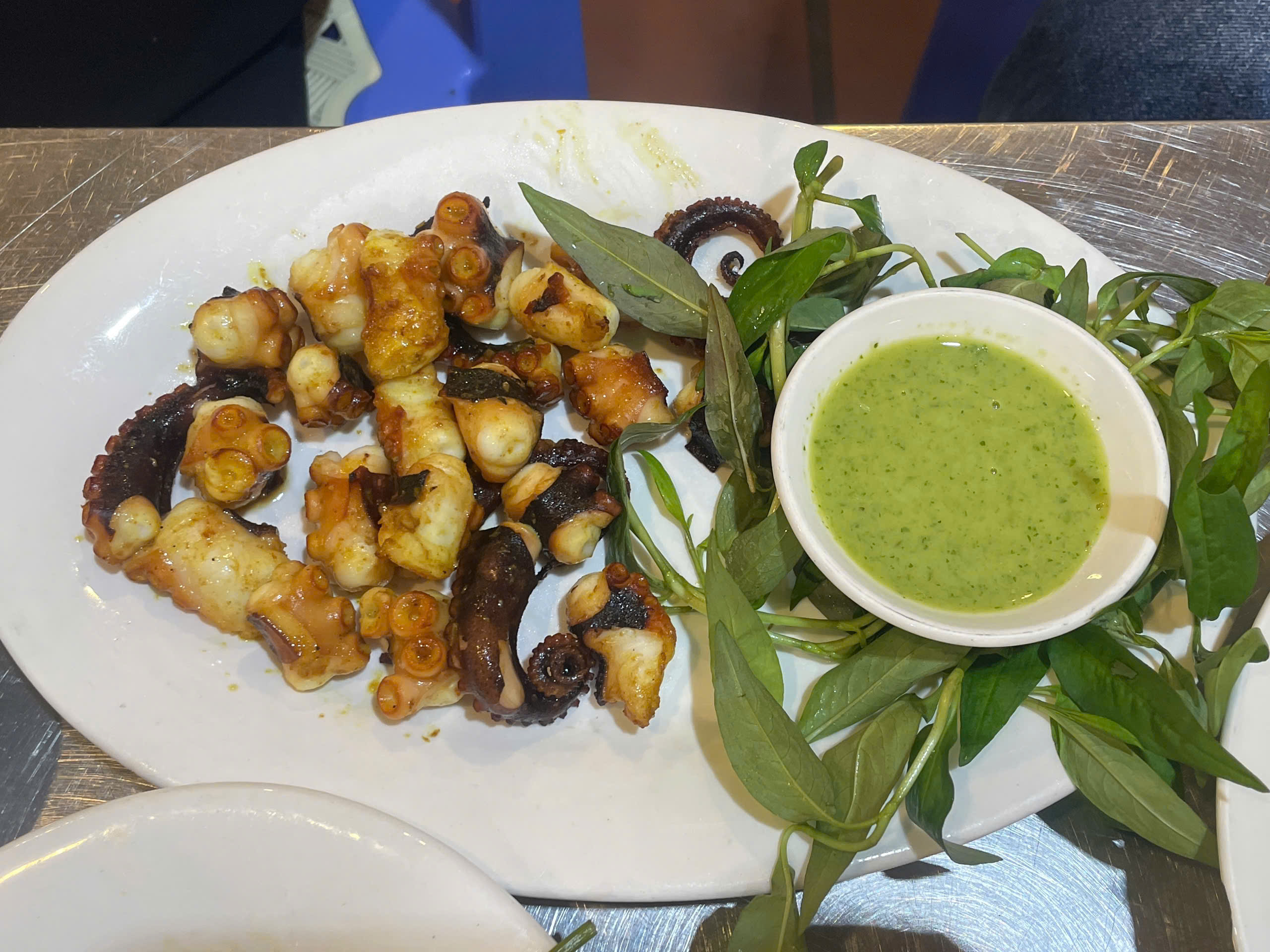 Actress-run shellfish spot Oc Khanh a Ho Chi Minh City favorite