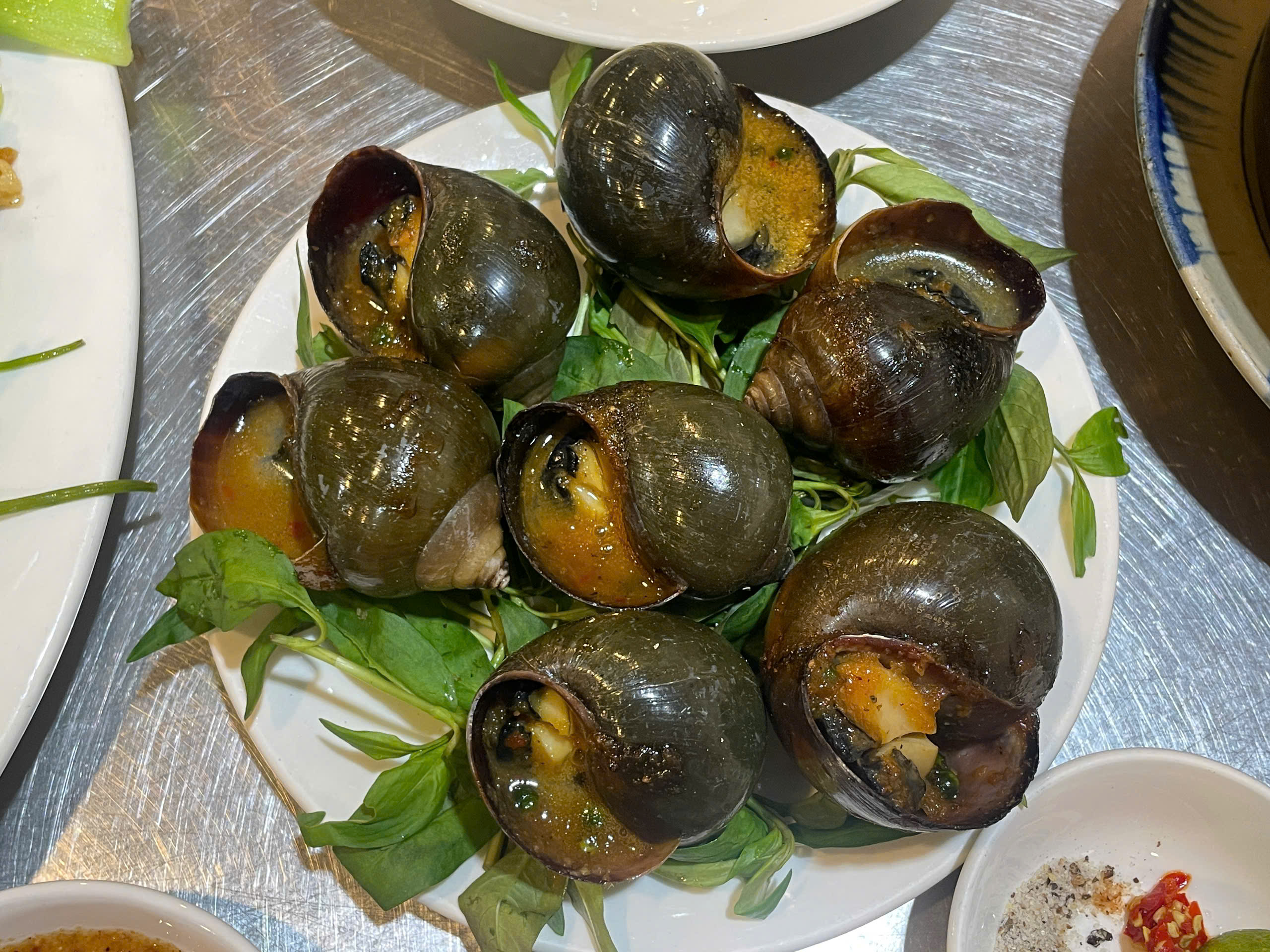 Actress-run shellfish spot Oc Khanh a Ho Chi Minh City favorite