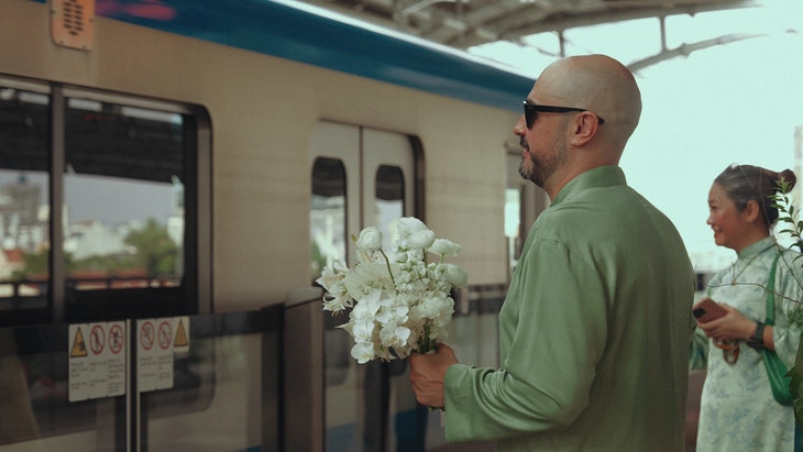 Spanish groom uses Ho Chi Minh City metro line for wedding procession
