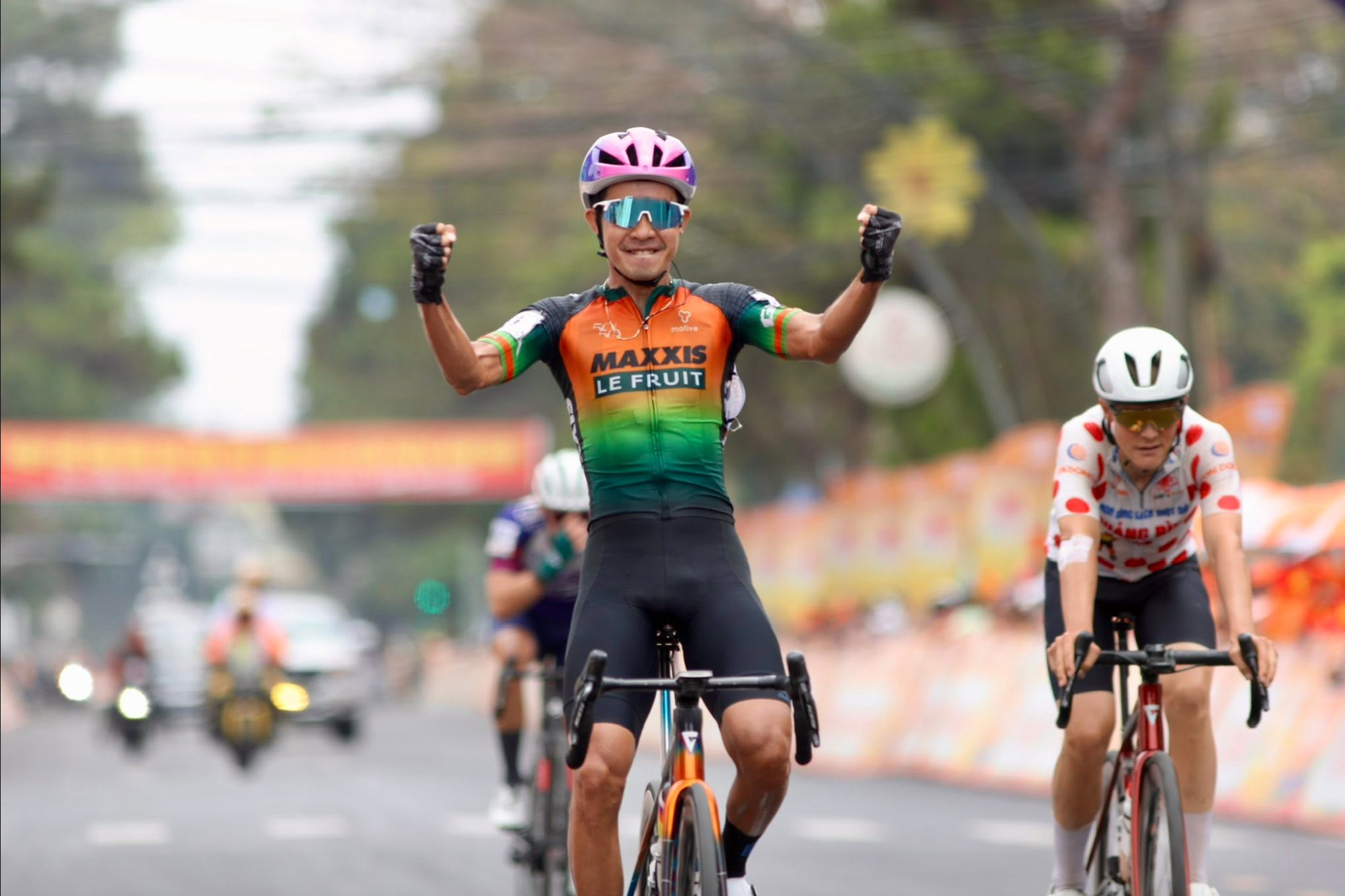 Das Team Dong Nai erringt einen klaren Sieg in der 13. Etappe des Ho ...