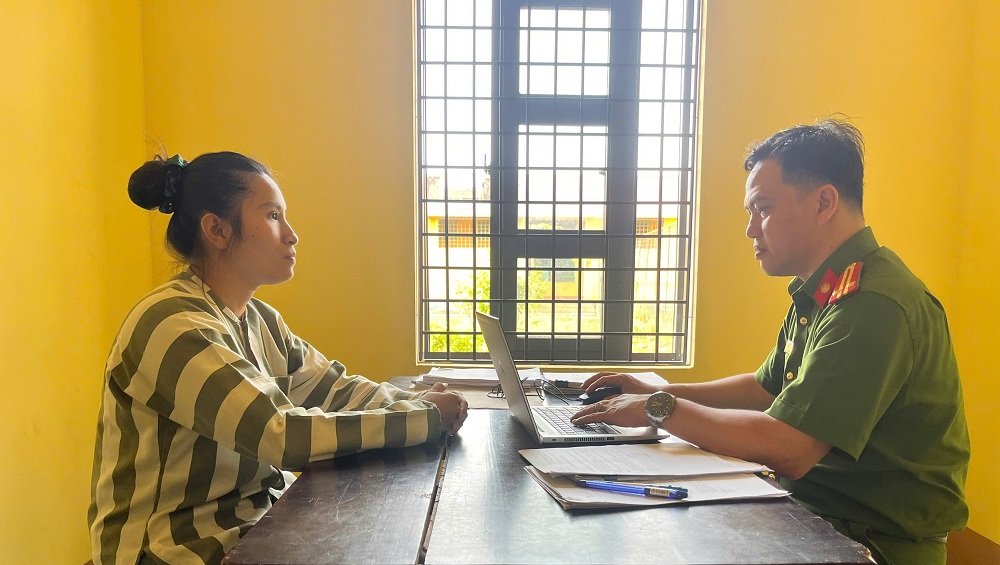 Phá đường dây bán dâm qua mạng xã hội, tiệm cắt tóc ở phố núi - Tuổi ...