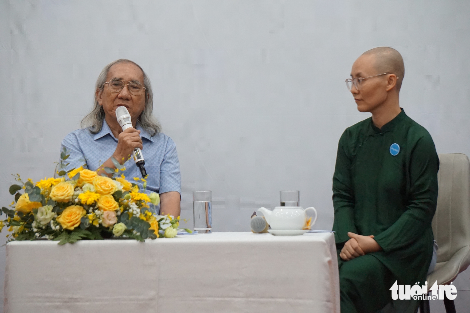 „Was auch immer die Menschheit hat, Tran Nhan Tong hat es: Er praktizierte Askese und schrieb ...