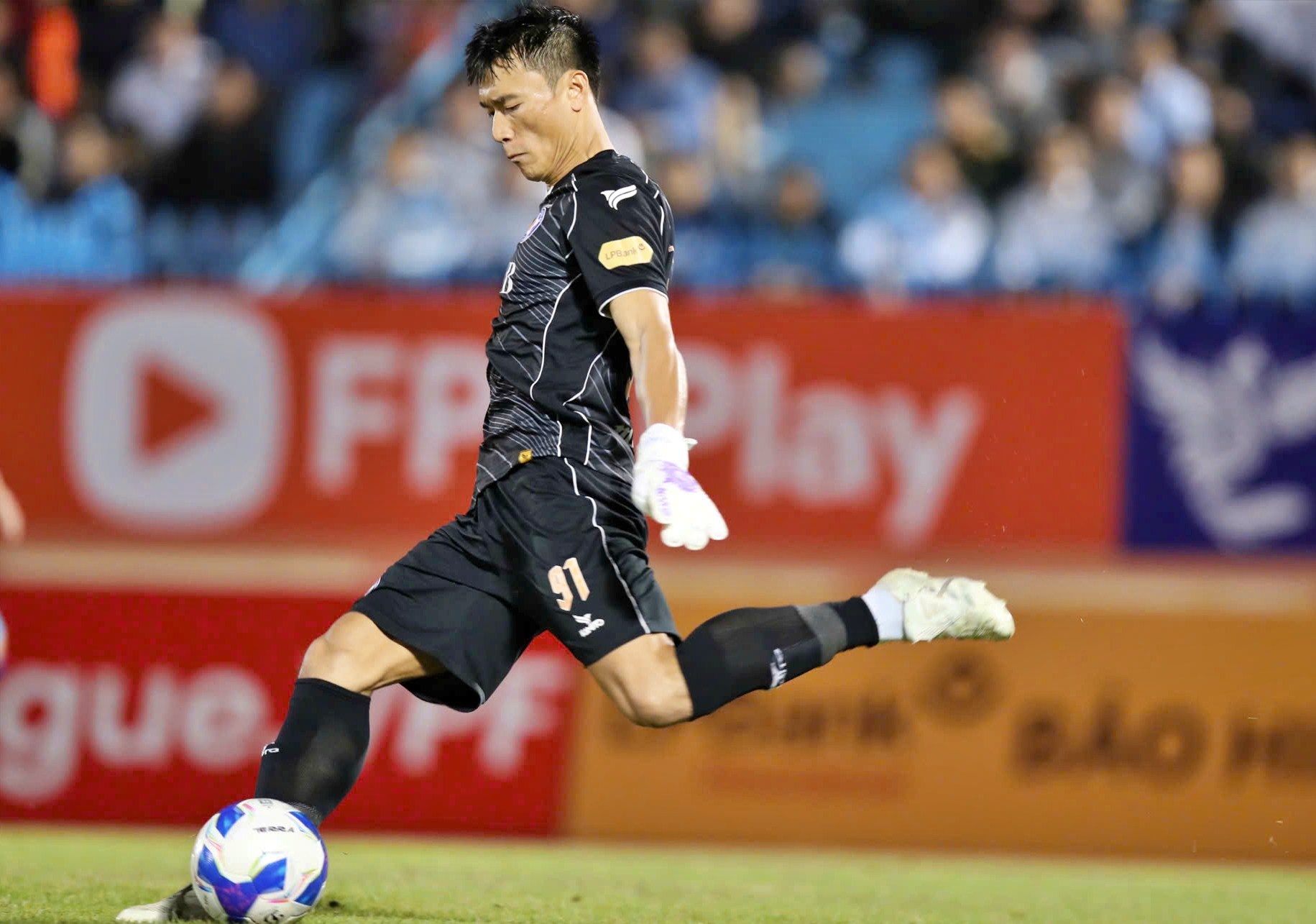 Bui Tien Dung hilft Da Nang dabei, Nam Dinh zu schockieren