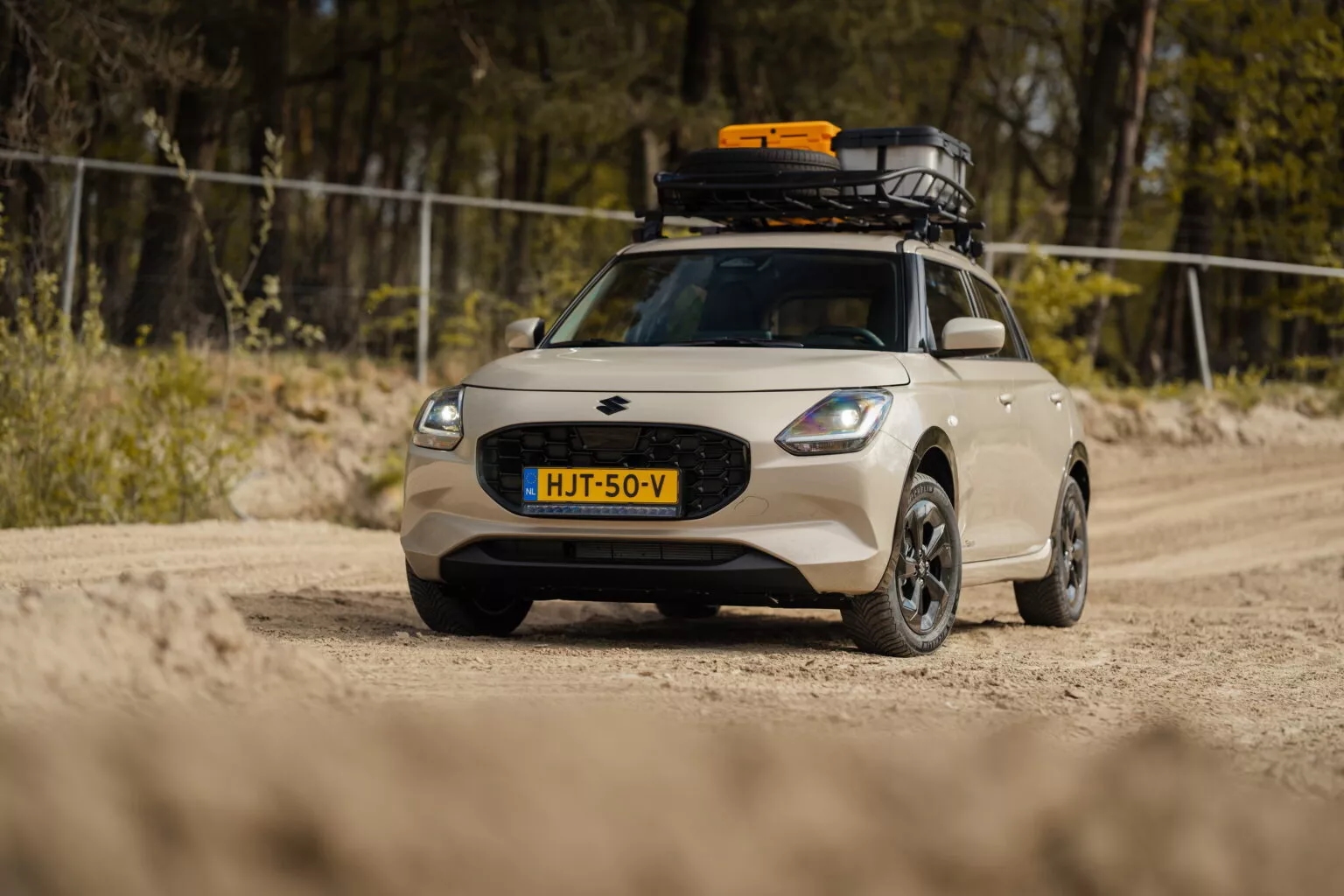 Suzuki Swift có bản off-road 'nặng ký', giá nhỉnh hơn Jimny - Tuổi Trẻ ...