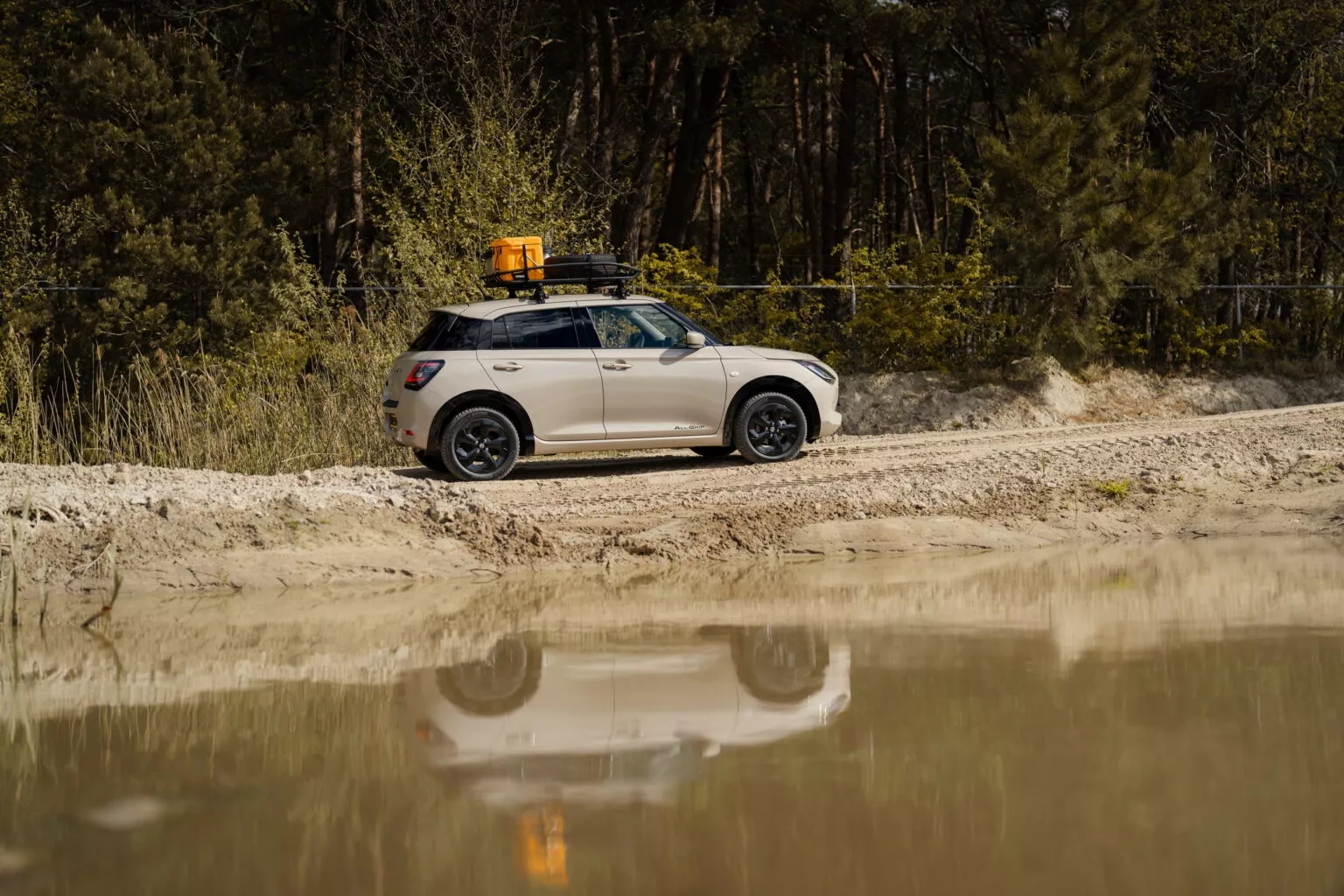 Suzuki Swift có bản off-road 'nặng ký', giá nhỉnh hơn Jimny - Tuổi Trẻ ...