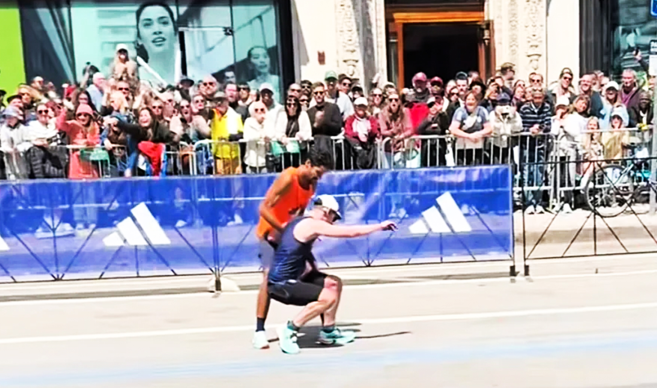 Runner được tung hô vì giúp người trước vạch đích Boston Marathon ...