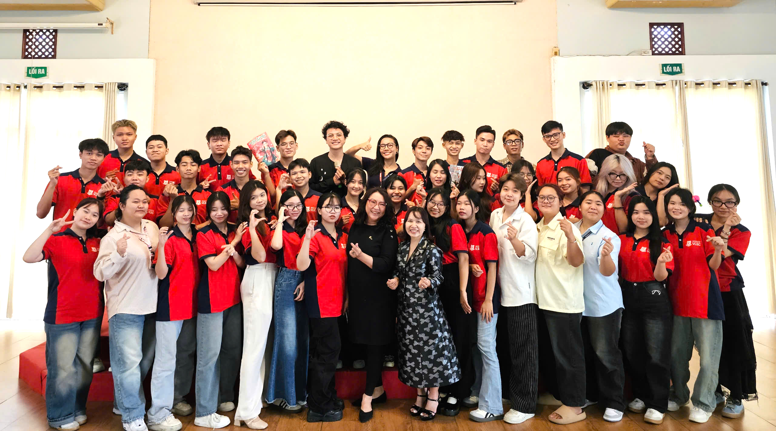 Sinh viên Trường cao đẳng Văn Lang Sài Gòn nhập vai học kỹ năng