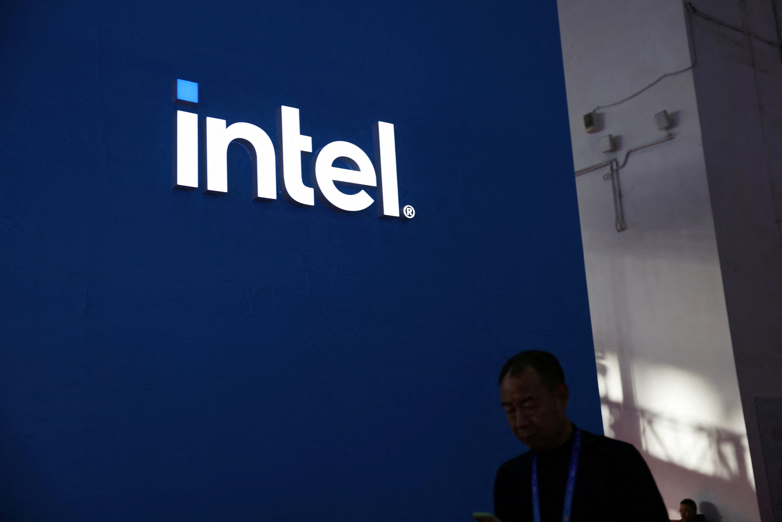 Đợt sa thải 'khủng', Intel tuyên bố tinh gọn 21.000 nhân viên - Tuổi ...