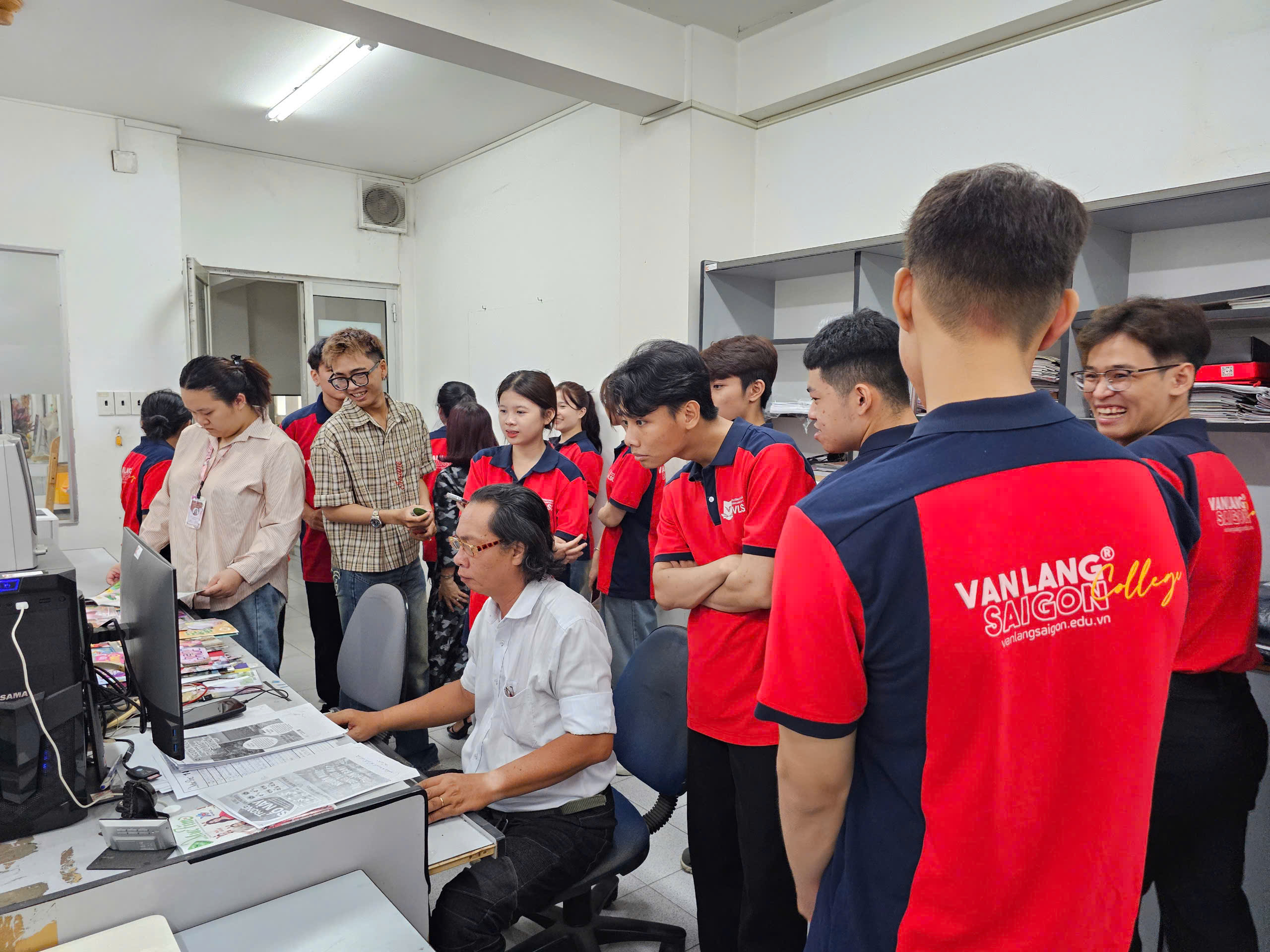 Sinh viên Trường cao đẳng Văn Lang Sài Gòn nhập vai học kỹ năng