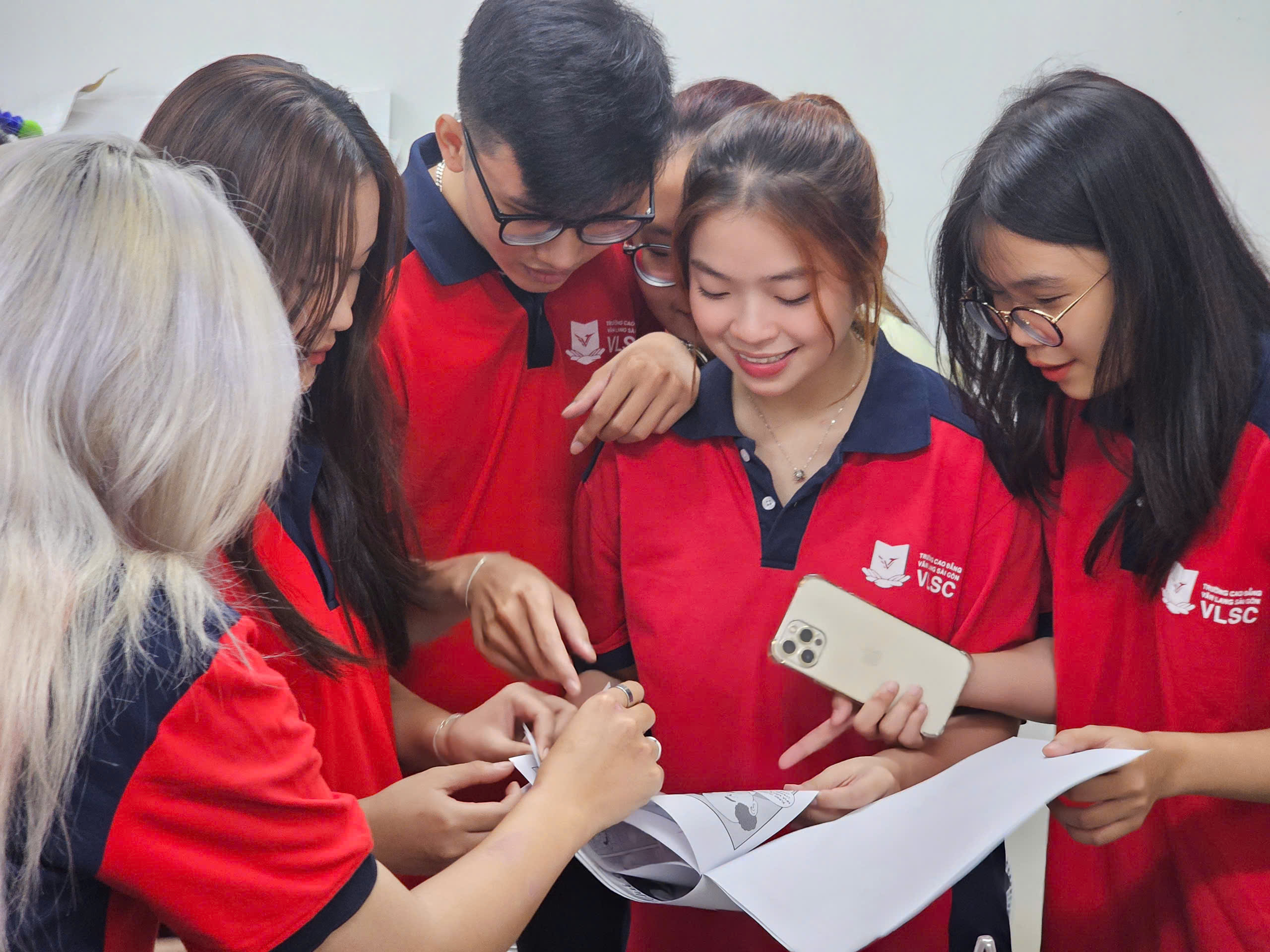 Sinh viên Trường cao đẳng Văn Lang Sài Gòn nhập vai học kỹ năng