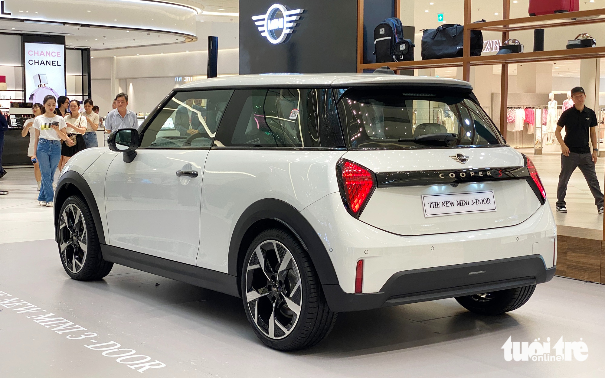 MINI Cooper 2025 ra mắt Việt Nam: Giá từ 2,099 tỉ đồng, màn tròn đầu ...