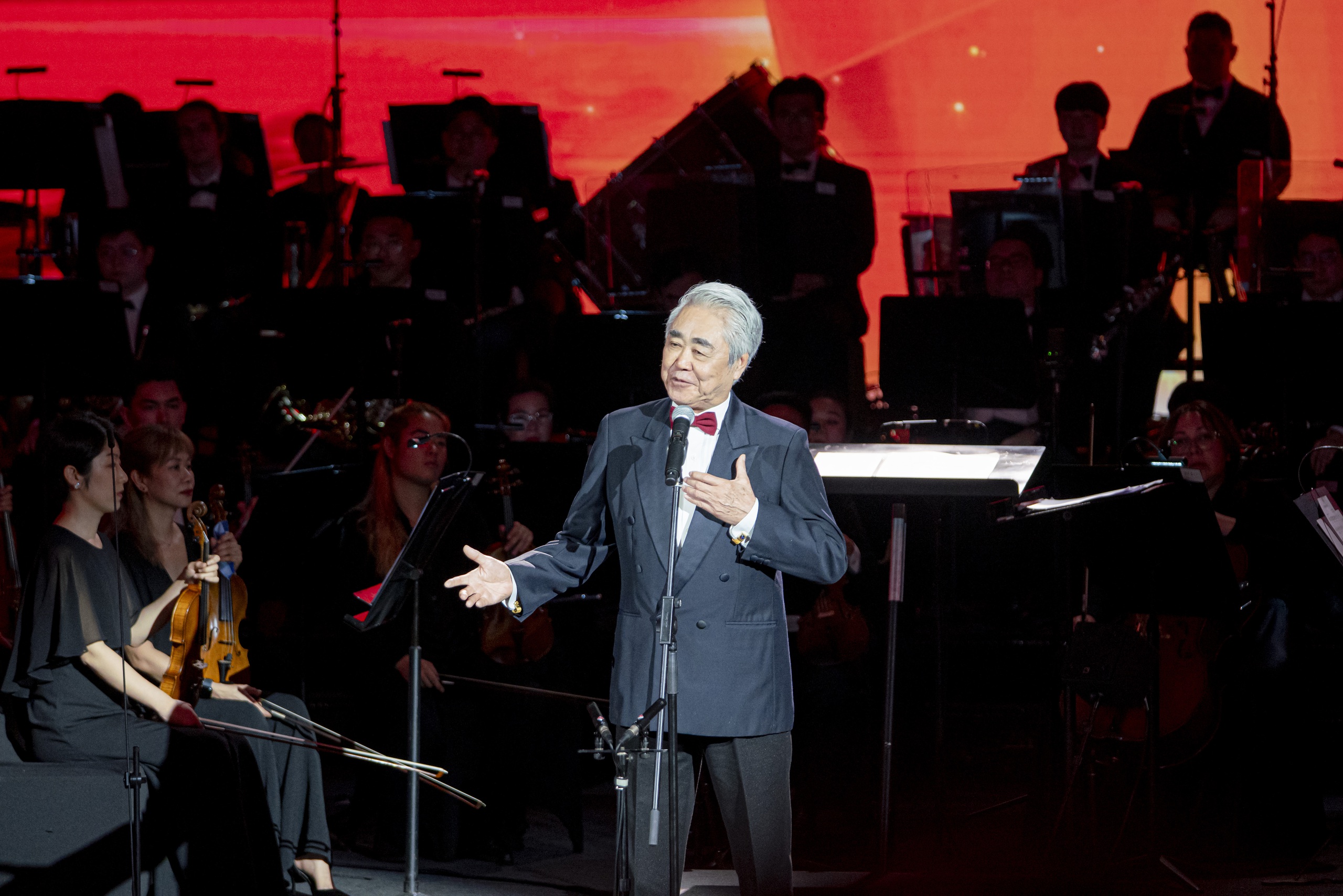 'The Party in the Great Spring Victory' with the voices of Thu Hien, Trung Duc, Quang Tho